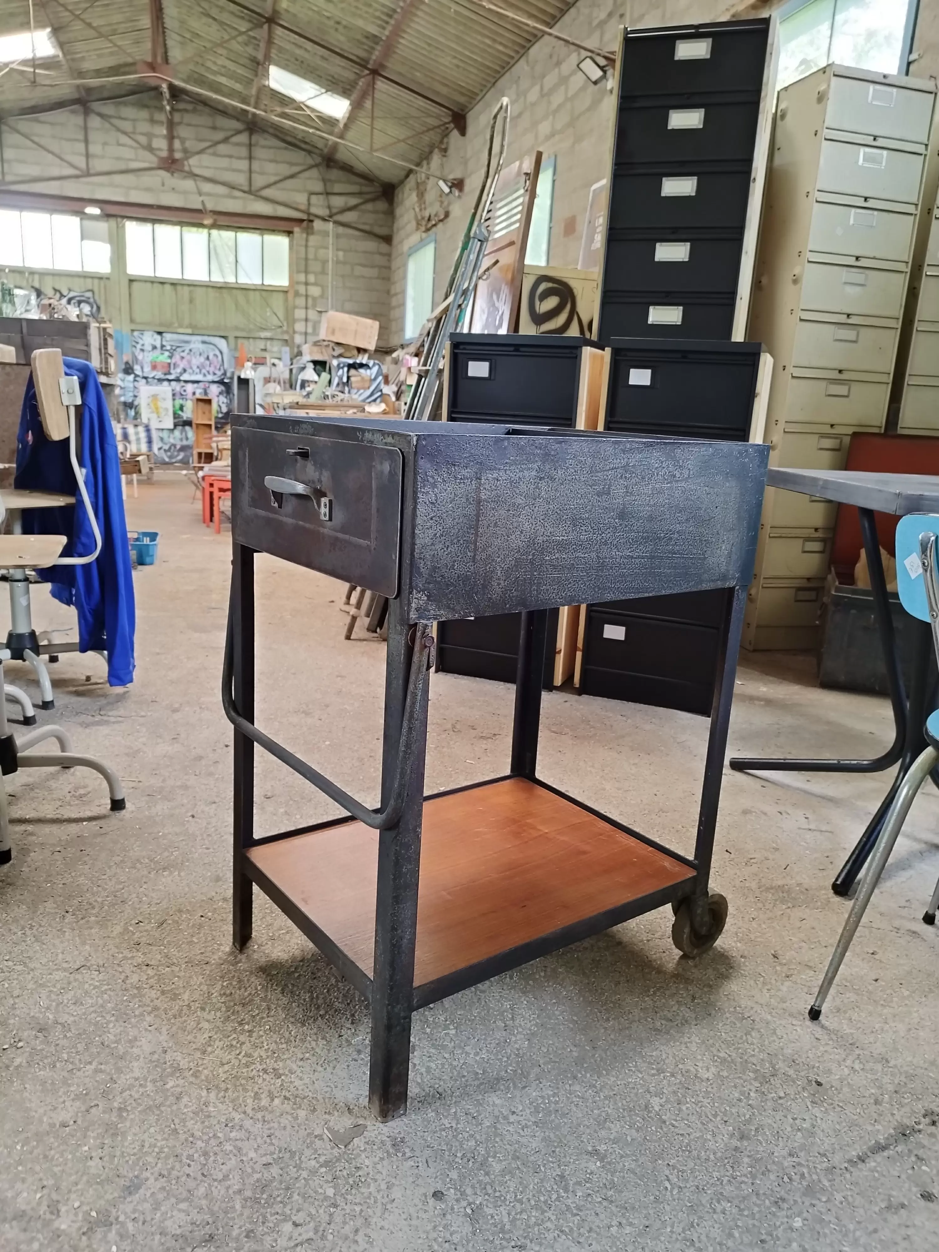Desserte atelier métal industriel | Brikbroc, brocante en ligne